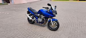 Zils Suzuki GSF 2001 Druskininkai, ar dzinēja tilpumu 0.60 L un nobraukumu 65 tūkst. km par 1250 €, foto  vietnē AUTOMOTO.COM.LV