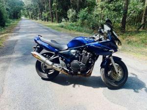 Blue Suzuki GSF 2002 in Vilnius, with an engine capacity of 1.20 L and mileage of 52 thousand km for 1690 €, photo 4 on AUTOMOTO.COM.LV