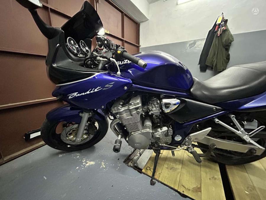 Zils Suzuki GSF 2003 Kauņa, ar dzinēja tilpumu 0.60 L un nobraukumu 35 tūkst. km par 1400 €, foto 5 vietnē AUTOMOTO.COM.LV