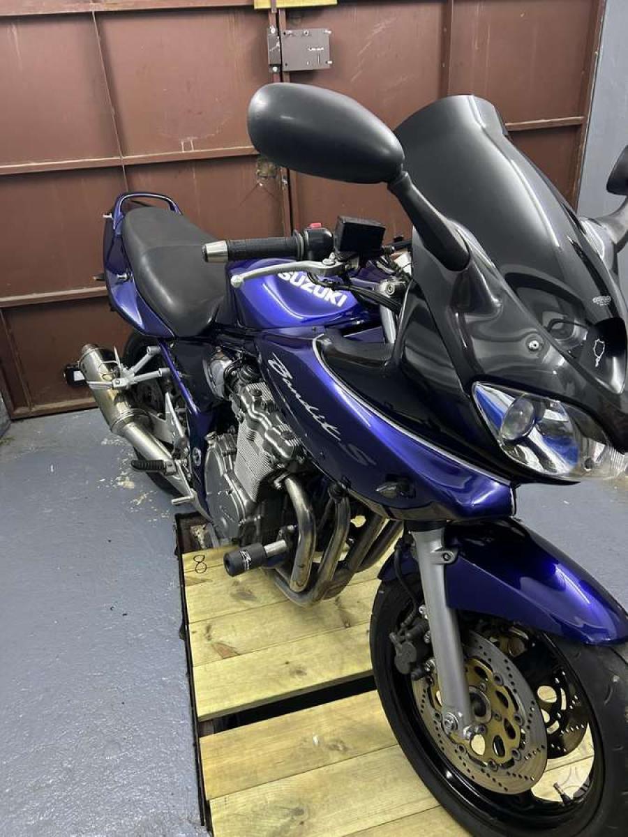 Zils Suzuki GSF 2003 Kauņa, ar dzinēja tilpumu 0.60 L un nobraukumu 35 tūkst. km par 1400 €, foto 6 vietnē AUTOMOTO.COM.LV