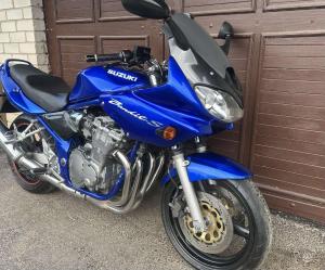 Zils Suzuki GSF 2003 Birštonas, ar dzinēja tilpumu 0.60 L un nobraukumu 28 tūkst. km par 1750 €, foto  vietnē AUTOMOTO.COM.LV