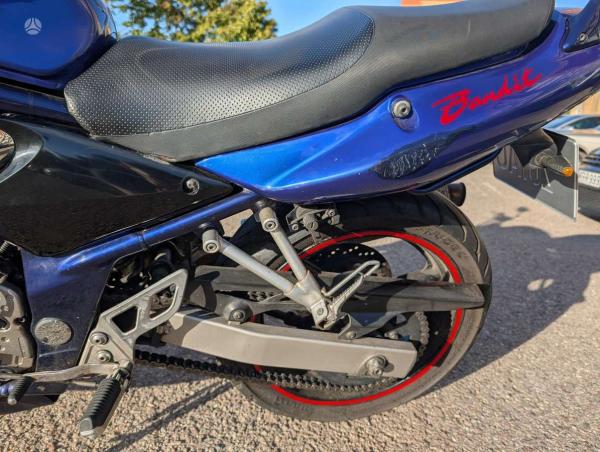 Zils Suzuki GSF 2003 Kauņa, ar dzinēja tilpumu 0.60 L un nobraukumu 56 tūkst. km par 1300 €, foto 4 vietnē AUTOMOTO.COM.LV