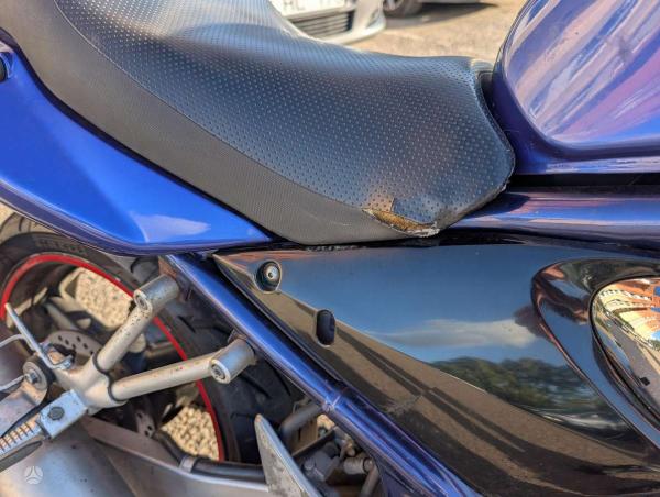 Zils Suzuki GSF 2003 Kauņa, ar dzinēja tilpumu 0.60 L un nobraukumu 56 tūkst. km par 1300 €, foto 7 vietnē AUTOMOTO.COM.LV