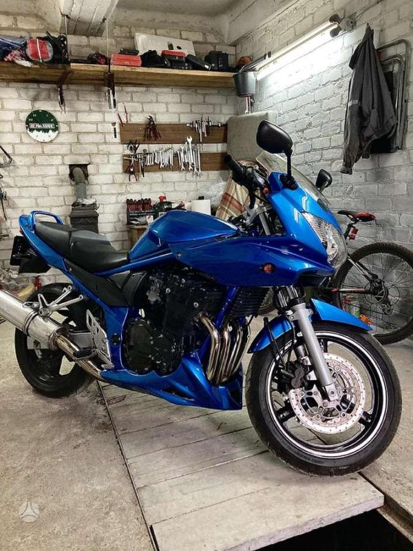 Zils Suzuki GSF 2006 Jonava, ar dzinēja tilpumu 0.66 L un nobraukumu 40 tūkst. km par 2000 €, foto 1 vietnē AUTOMOTO.COM.LV