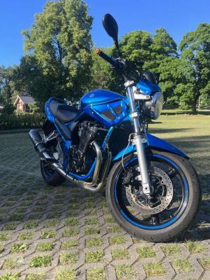 Zils Suzuki GSF 2006 Anykščiai, ar dzinēja tilpumu 0.66 L un nobraukumu 68 tūkst. km par 1700 €, foto  vietnē AUTOMOTO.COM.LV