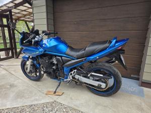 Zils Suzuki GSF 2007 Pasvalys, ar dzinēja tilpumu 0.65 L un nobraukumu 49 tūkst. km par 1499 €, foto 25 vietnē AUTOMOTO.COM.LV