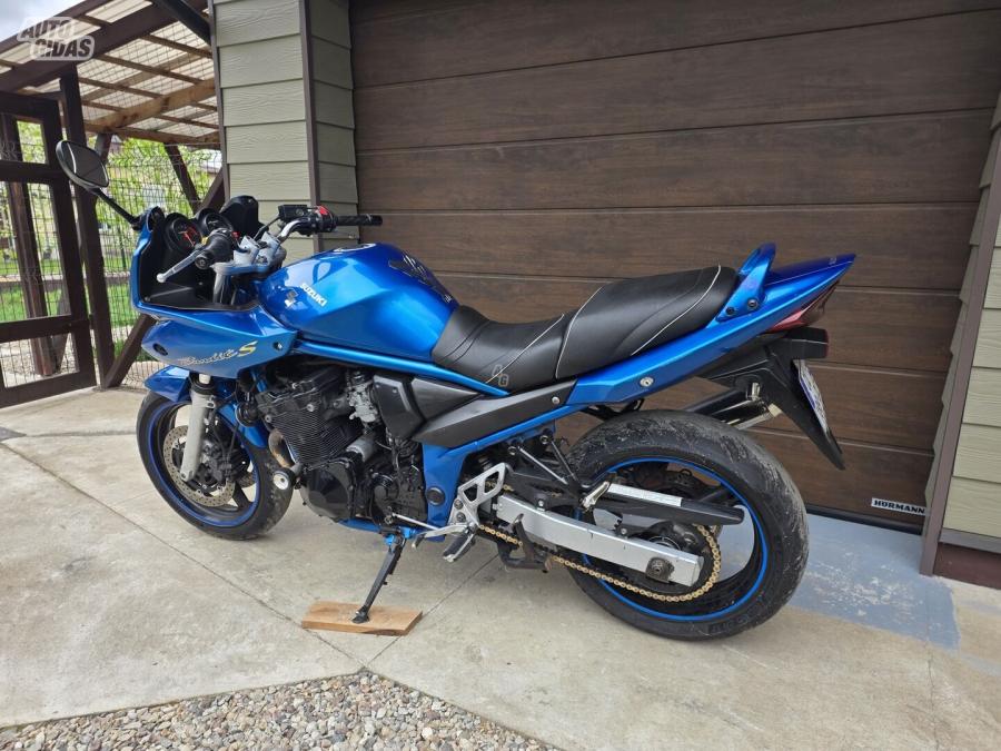 Zils Suzuki GSF 2007 Pasvalys, ar dzinēja tilpumu 0.65 L un nobraukumu 49 tūkst. km par 1499 €, foto 25 vietnē AUTOMOTO.COM.LV