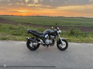 Pelēks Suzuki GSF 2000 Šauļi, ar dzinēja tilpumu 0.60 L un nobraukumu 76 tūkst. km par 1350 €, foto  vietnē AUTOMOTO.COM.LV