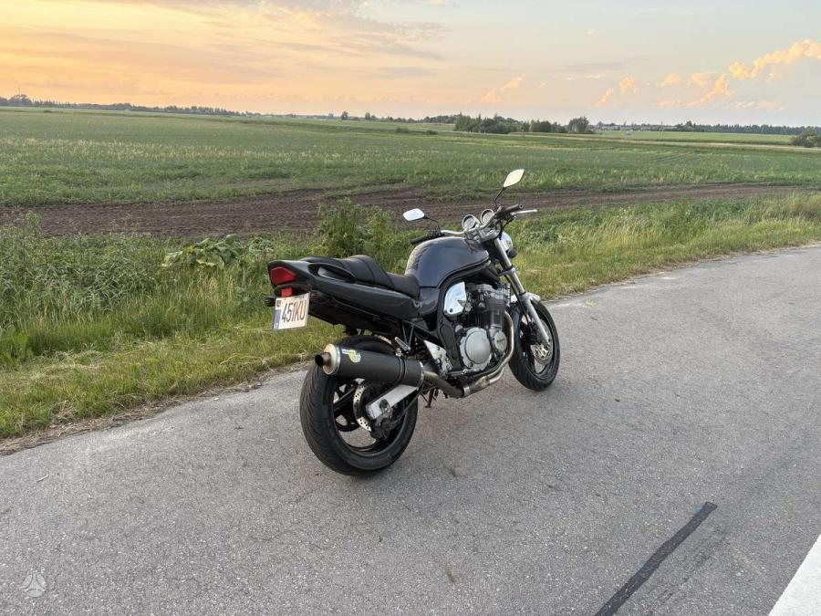 Grey Suzuki GSF 2000 in Siauliai, with an engine capacity of 0.60 L and mileage of 76 thousand km for 1350 €, photo 3 on AUTOMOTO.COM.LV