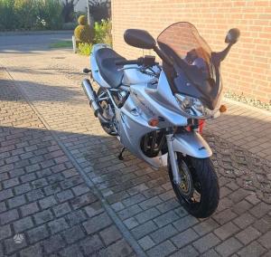 Pelēks Suzuki GSF 2005 Viļņa, ar dzinēja tilpumu 1.20 L un nobraukumu 27 tūkst. km par 2350 €, foto  vietnē AUTOMOTO.COM.LV