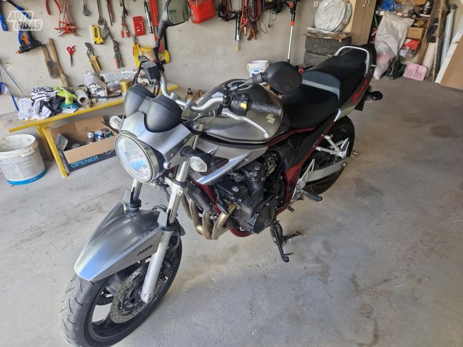 Grey Suzuki GSF 2006 in Kaunas, with an engine capacity of 0.65 L and mileage of 23 thousand km for 1000 €, photo 1 on AUTOMOTO.COM.LV