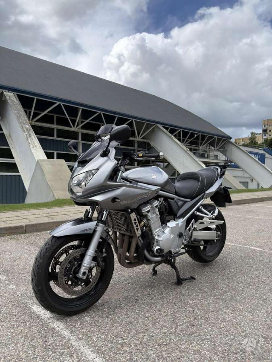 Pelēks Suzuki GSF 2009 Viļņa, ar dzinēja tilpumu 1.25 L un nobraukumu 48 tūkst. km par 3150 €, foto 1 vietnē AUTOMOTO.COM.LV