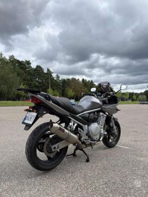 Pelēks Suzuki GSF 2009 Viļņa, ar dzinēja tilpumu 1.25 L un nobraukumu 48 tūkst. km par 3150 €, foto 6 vietnē AUTOMOTO.COM.LV