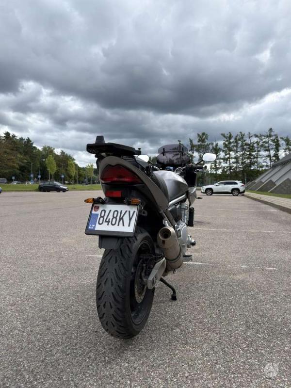 Pelēks Suzuki GSF 2009 Viļņa, ar dzinēja tilpumu 1.25 L un nobraukumu 48 tūkst. km par 3150 €, foto 7 vietnē AUTOMOTO.COM.LV