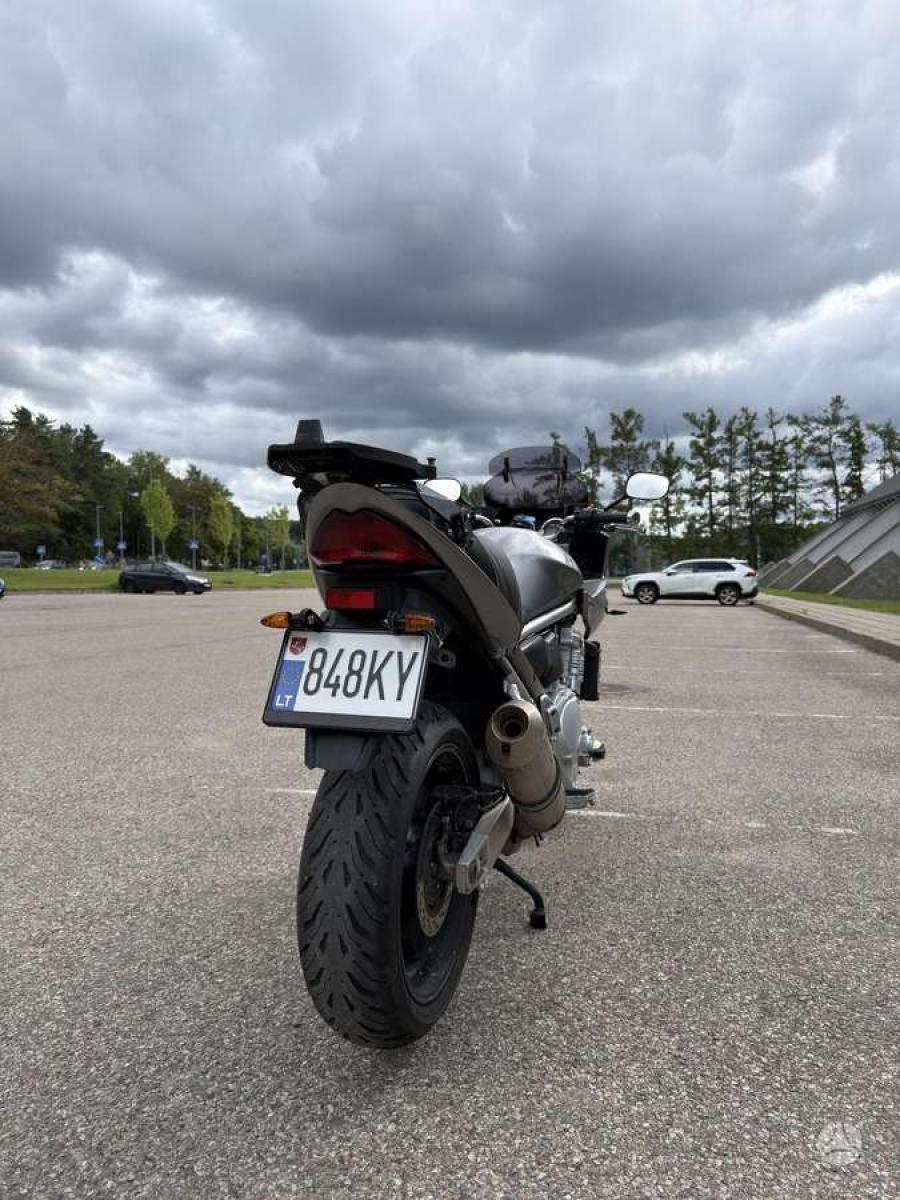Pelēks Suzuki GSF 2009 Viļņa, ar dzinēja tilpumu 1.25 L un nobraukumu 48 tūkst. km par 3150 €, foto 7 vietnē AUTOMOTO.COM.LV