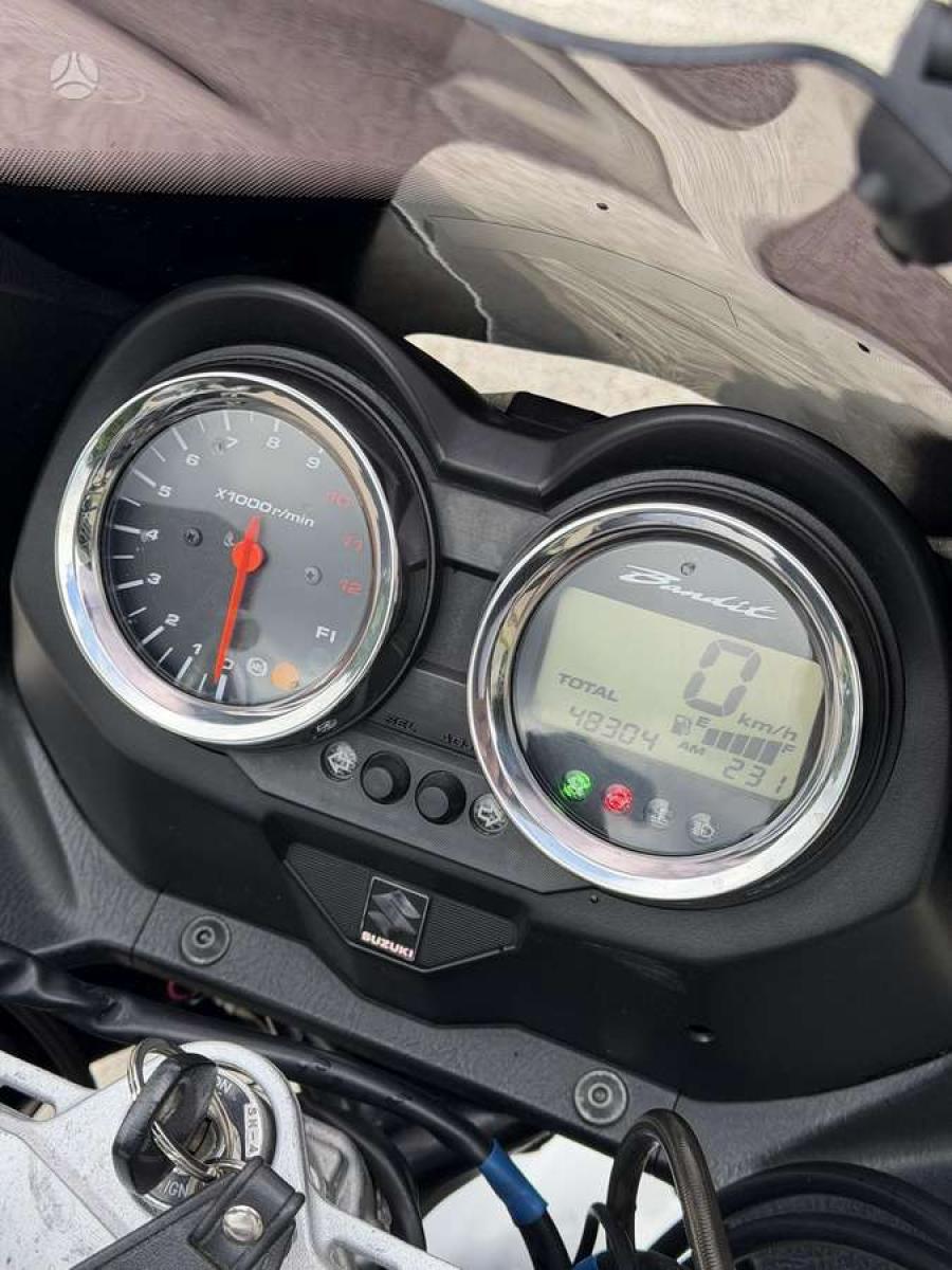 Pelēks Suzuki GSF 2009 Viļņa, ar dzinēja tilpumu 1.25 L un nobraukumu 48 tūkst. km par 3150 €, foto 17 vietnē AUTOMOTO.COM.LV