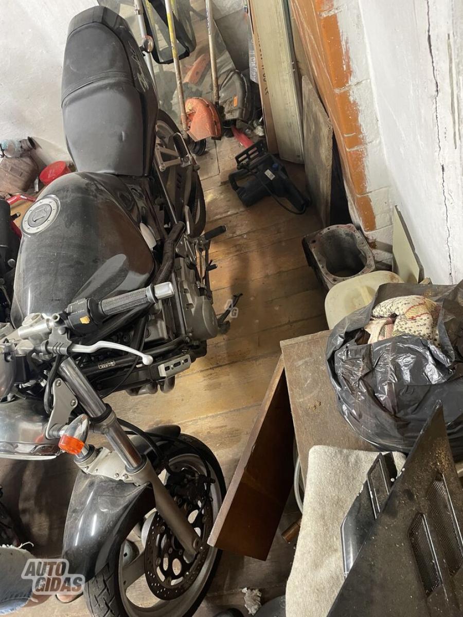Suzuki GSF 1995 in Vilnius, with an engine capacity of 0.25 L and mileage of 0 thousand km for 1900 €, photo 7 on AUTOMOTO.COM.LV