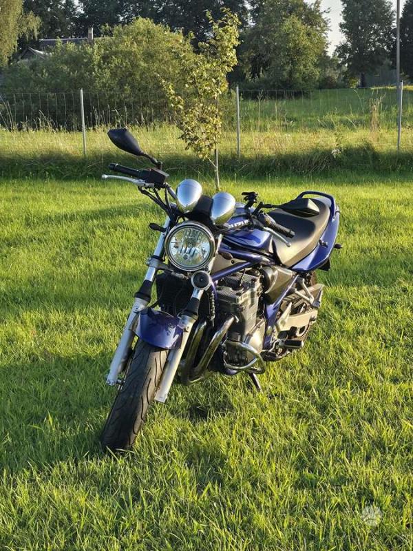 Suzuki GSF 2000 in Vilnius on AUTOMOTO.COM.LV Suzuki GSF 2000 in Vilnius, with an engine capacity of 0.60 L and mileage of 35 thousand km for 2000 €, photo 3 on AUTOMOTO.COM.LV