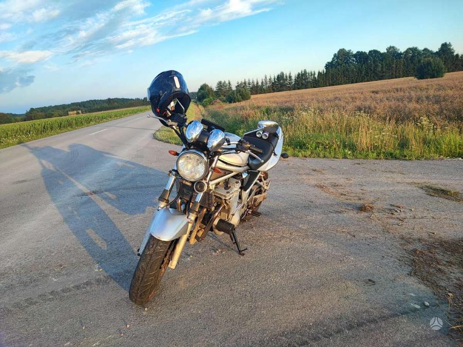 Suzuki GSF 2004 Gargždai, ar dzinēja tilpumu 0.60 L un nobraukumu 70 tūkst. km par 1300 €, foto 2 vietnē AUTOMOTO.COM.LV