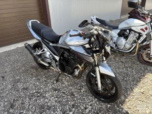 Suzuki GSF 2005 Kelmė, ar dzinēja tilpumu 0.65 L un nobraukumu 50 tūkst. km par 515 €, foto  vietnē AUTOMOTO.COM.LV