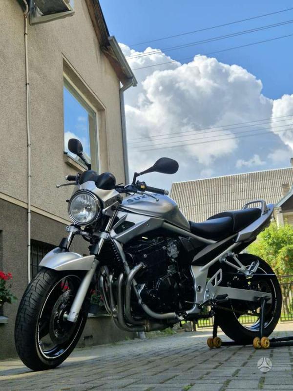 Suzuki GSF 2006 in Prienai, with an engine capacity of 0.65 L and mileage of 47 thousand km for 1890 €, photo 1 on AUTOMOTO.COM.LV