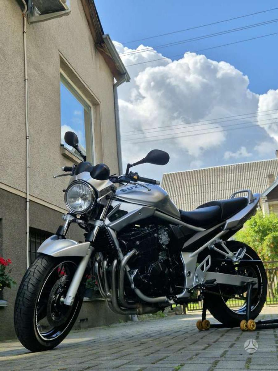 Suzuki GSF 2006 in Prienai, with an engine capacity of 0.65 L and mileage of 47 thousand km for 1890 €, photo 1 on AUTOMOTO.COM.LV