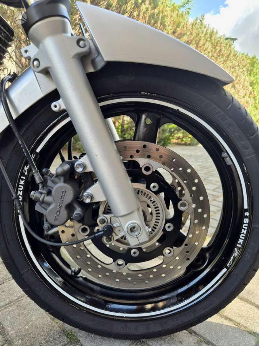 Suzuki GSF 2006 in Prienai, with an engine capacity of 0.65 L and mileage of 47 thousand km for 1890 €, photo 24 on AUTOMOTO.COM.LV