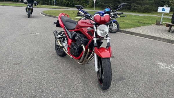Suzuki GSF 2006 in Silute on AUTOMOTO.COM.LV Suzuki GSF 2006 in Silute, with an engine capacity of 0.65 L and mileage of 35 thousand km for 1150 €, photo 9 on AUTOMOTO.COM.LV