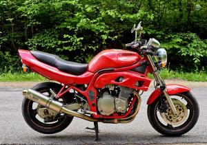 Red Suzuki GSF 1995 in Vilnius, with an engine capacity of 0.60 L and mileage of 62 thousand km for 925 €, photo 3 on AUTOMOTO.COM.LV