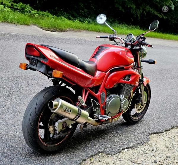 Red Suzuki GSF 1995 in Vilnius, with an engine capacity of 0.60 L and mileage of 62 thousand km for 925 €, photo 5 on AUTOMOTO.COM.LV