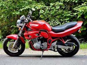 Red Suzuki GSF 1995 in Vilnius, with an engine capacity of 0.60 L and mileage of 62 thousand km for 925 €, photo 6 on AUTOMOTO.COM.LV