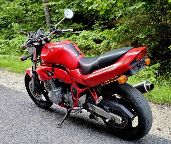 Red Suzuki GSF 1995 in Vilnius, with an engine capacity of 0.60 L and mileage of 62 thousand km for 925 €, photo 7 on AUTOMOTO.COM.LV