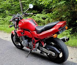 Red Suzuki GSF 1995 in Vilnius, with an engine capacity of 0.60 L and mileage of 62 thousand km for 925 €, photo 7 on AUTOMOTO.COM.LV
