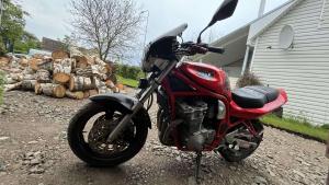 Red Suzuki GSF 1999 in Svencionys, with an engine capacity of 0.00 L and mileage of 2147 thousand km for 1100 €, photo 3 on AUTOMOTO.COM.LV