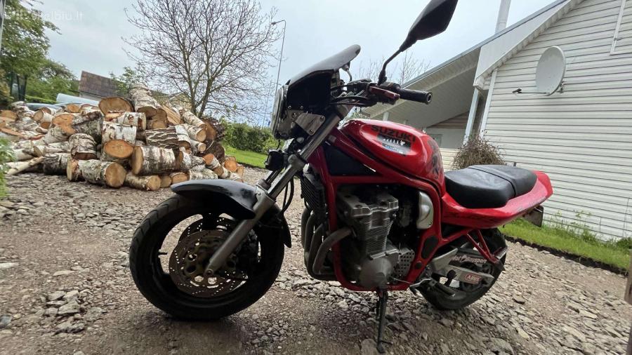 Red Suzuki GSF 1999 in Svencionys, with an engine capacity of 0.00 L and mileage of 2147 thousand km for 1100 €, photo 3 on AUTOMOTO.COM.LV