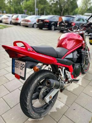 Sarkans Suzuki GSF 2006 Klaipėda, ar dzinēja tilpumu 0.66 L un nobraukumu 27 tūkst. km par 1300 €, foto  vietnē AUTOMOTO.COM.LV