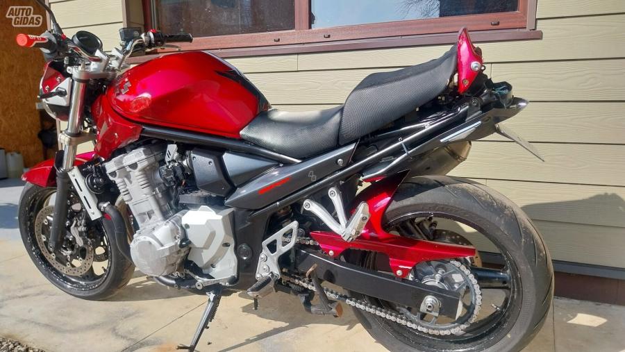 Red Suzuki GSF 2008 in Pasvalys, with an engine capacity of 0.65 L and mileage of 0 thousand km for 1449 €, photo 24 on AUTOMOTO.COM.LV
