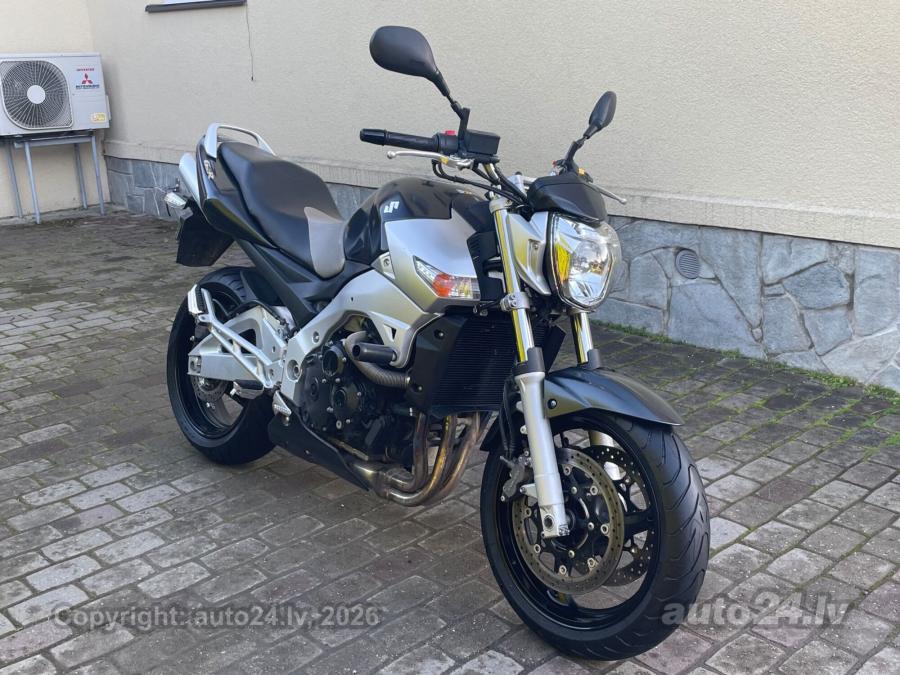 Black Suzuki GSR 600 2006 in Tallinn, with an engine capacity of 0.60 L and mileage of 23 thousand km for 2500 €, photo 4 on AUTOMOTO.COM.LV
