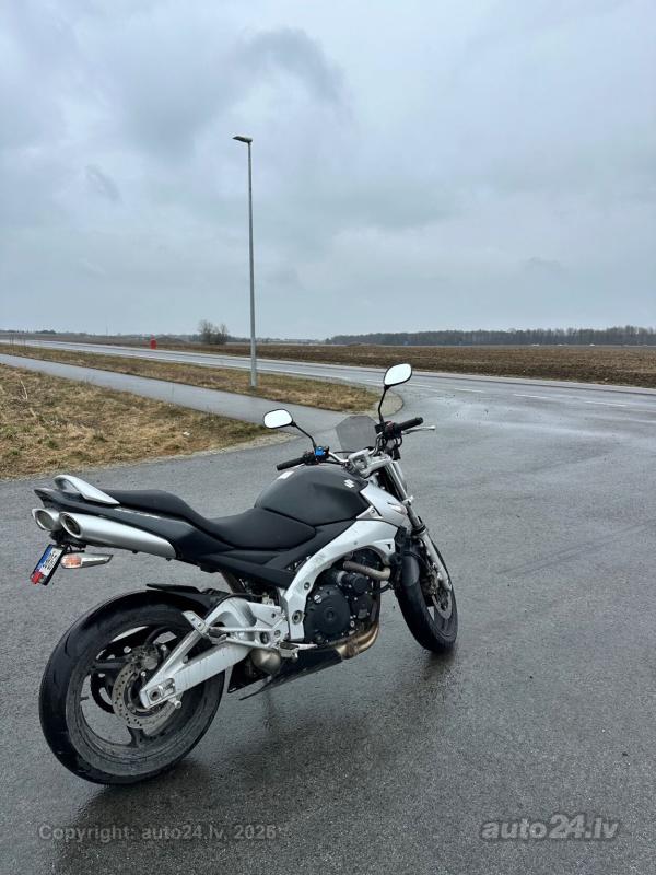 Pelēks Suzuki GSR 600 2007 Tallina, ar dzinēja tilpumu 0.60 L un nobraukumu 54 tūkst. km par 2700 €, foto 3 vietnē AUTOMOTO.COM.LV