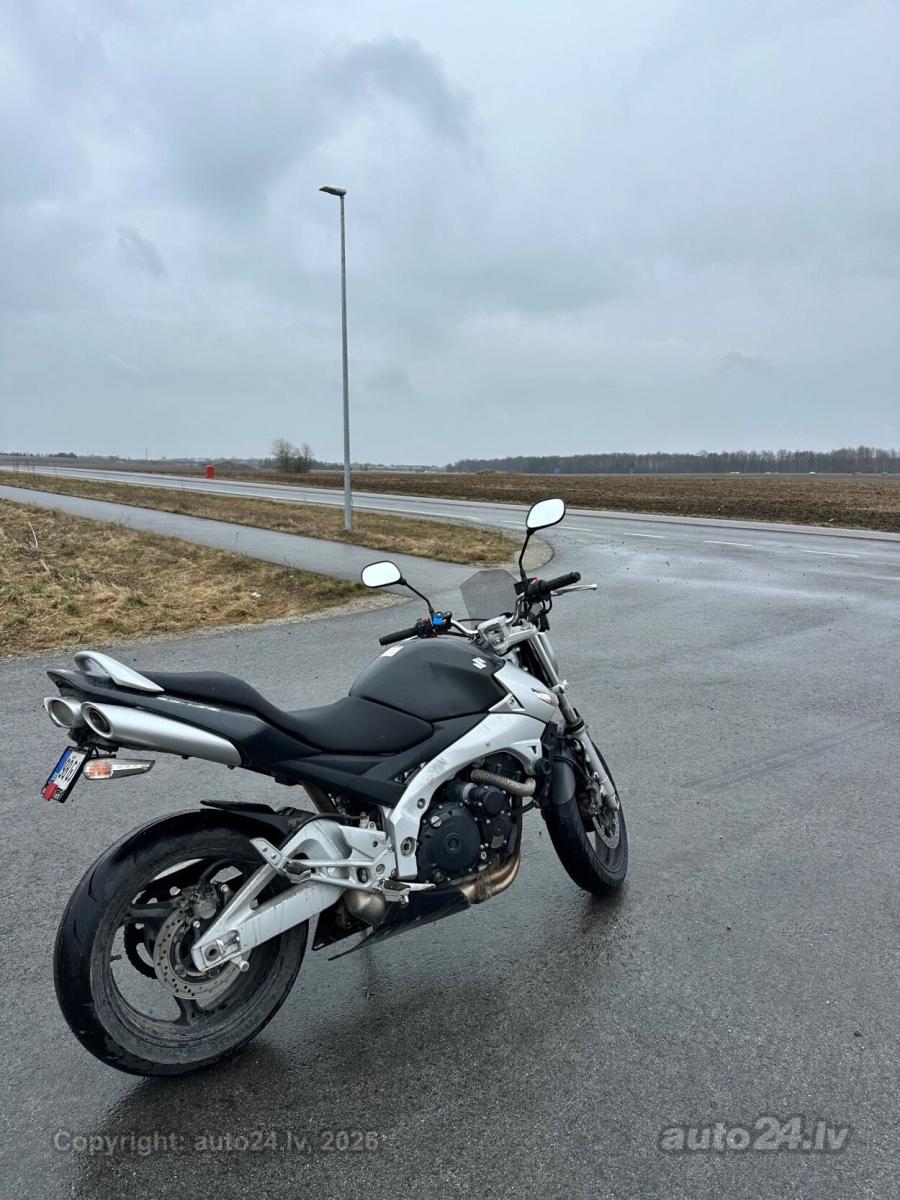 Pelēks Suzuki GSR 600 2007 Tallina, ar dzinēja tilpumu 0.60 L un nobraukumu 54 tūkst. km par 2700 €, foto 4 vietnē AUTOMOTO.COM.LV