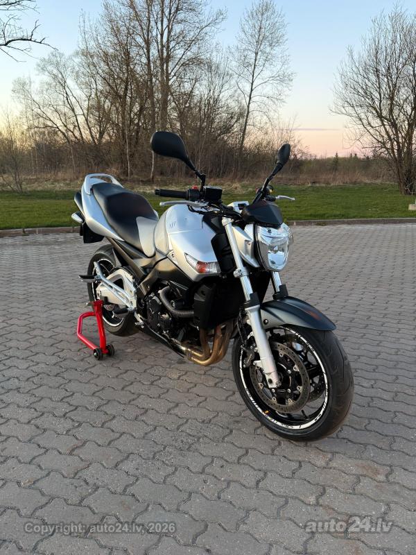 Серый Сузуки GSR 600 2007 в Нарва-Йыэсуу, объемом двигателя 0.00 л и пробегом 18 тыс. км за 2950 €, фото 1 на AUTOMOTO.COM.LV