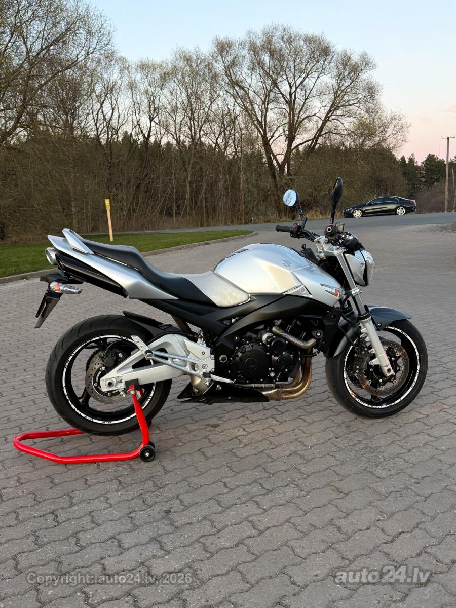 Серый Сузуки GSR 600 2007 в Нарва-Йыэсуу, объемом двигателя 0.00 л и пробегом 18 тыс. км за 2950 €, фото 4 на AUTOMOTO.COM.LV