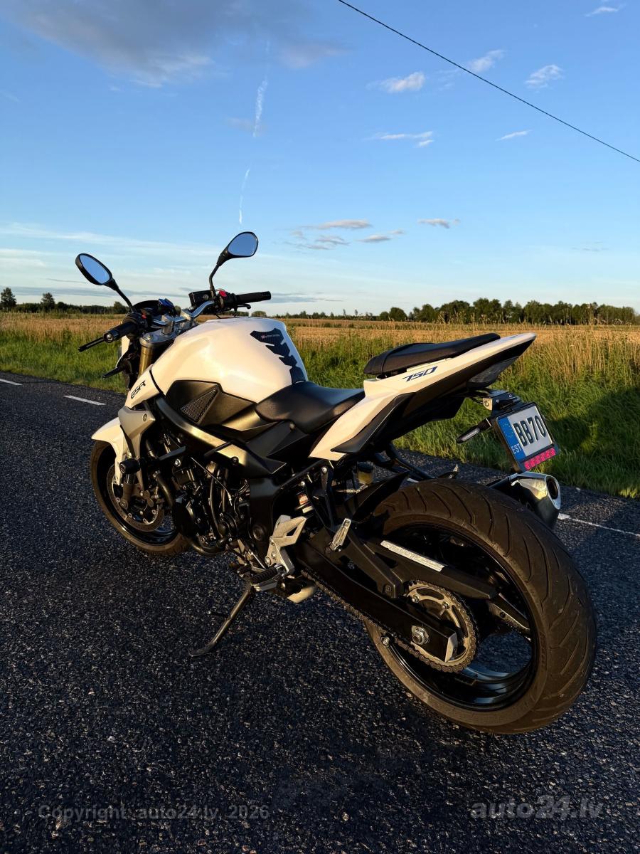 Black Suzuki GSR 750 2011 in Tartu, with an engine capacity of 0.75 L and mileage of 29 thousand km for 4700 €, photo 4 on AUTOMOTO.COM.LV