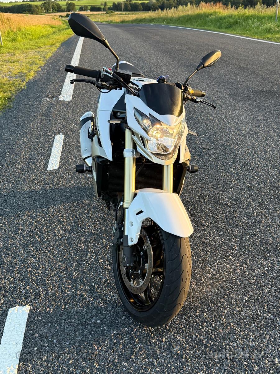 Black Suzuki GSR 750 2011 in Tartu, with an engine capacity of 0.75 L and mileage of 29 thousand km for 4700 €, photo 8 on AUTOMOTO.COM.LV