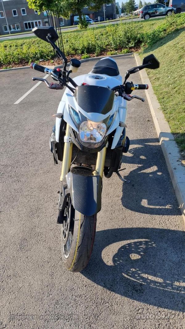 Suzuki GSR 750 2011 in Tallinn on AUTOMOTO.COM.LV White Suzuki GSR 750 2011 in Tallinn, with an engine capacity of 0.75 L and mileage of 70 thousand km for 4700 €, photo 3 on AUTOMOTO.COM.LV