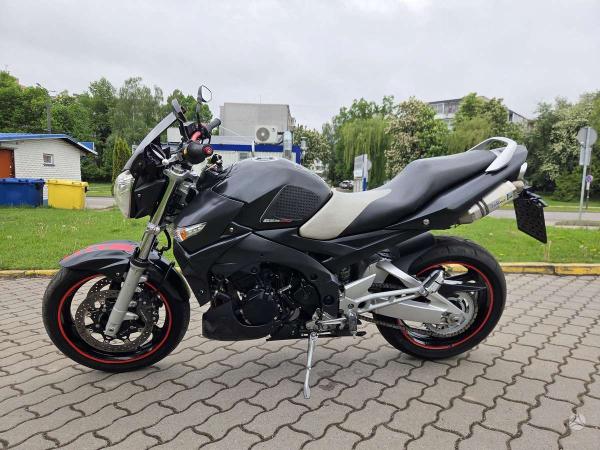 Black Suzuki GSR 2006 in Kaunas, with an engine capacity of 0.60 L and mileage of 34 thousand km for 2500 €, photo 4 on AUTOMOTO.COM.LV