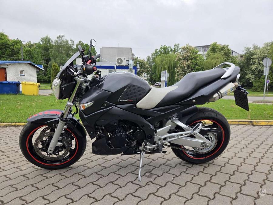 Black Suzuki GSR 2006 in Kaunas, with an engine capacity of 0.60 L and mileage of 34 thousand km for 2500 €, photo 5 on AUTOMOTO.COM.LV