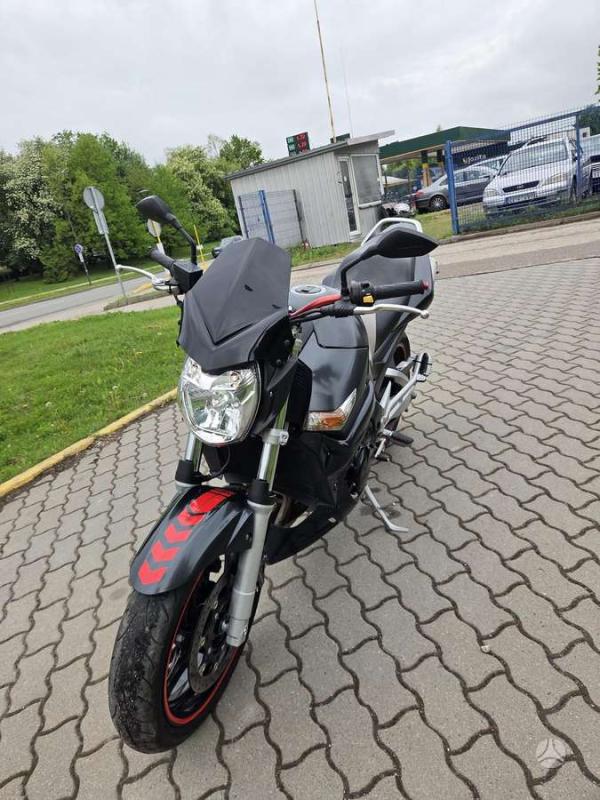 Black Suzuki GSR 2006 in Kaunas, with an engine capacity of 0.60 L and mileage of 34 thousand km for 2500 €, photo 5 on AUTOMOTO.COM.LV