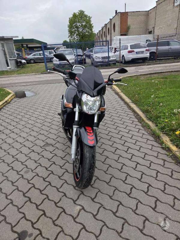 Black Suzuki GSR 2006 in Kaunas, with an engine capacity of 0.60 L and mileage of 34 thousand km for 2500 €, photo 7 on AUTOMOTO.COM.LV