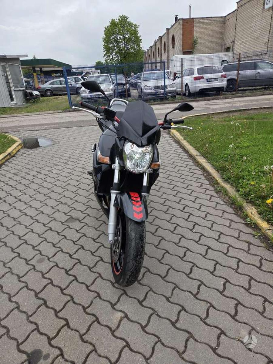 Black Suzuki GSR 2006 in Kaunas, with an engine capacity of 0.60 L and mileage of 34 thousand km for 2500 €, photo 8 on AUTOMOTO.COM.LV